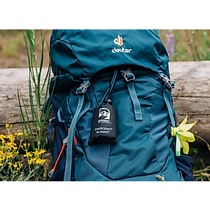 Dagmi Outdoors Emergency Survival Blanket 4 Pack Thermal Mylar Foil Space Blankets for Extreme Cold Weather - NASA Designed - Perfect for Camping, Hiking, Car, Warmth - Outdoor Waterproof Gear