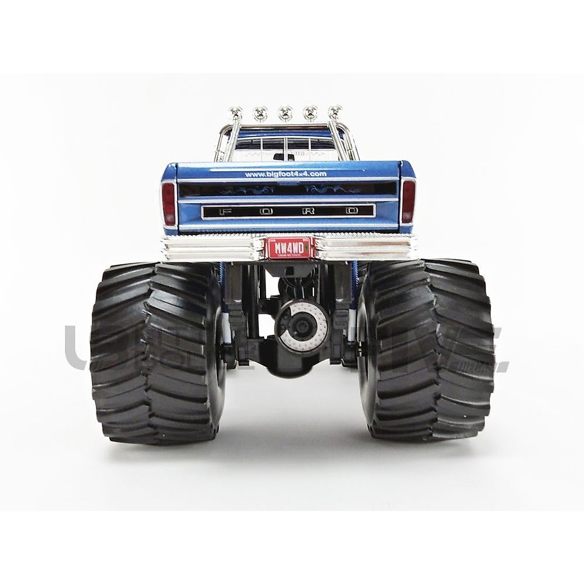 Kings of Crunch - Bigfoot #1-1974 Ford F-250 Diecast Monster Truck with 66-Inch Tires in 1:18 Scale