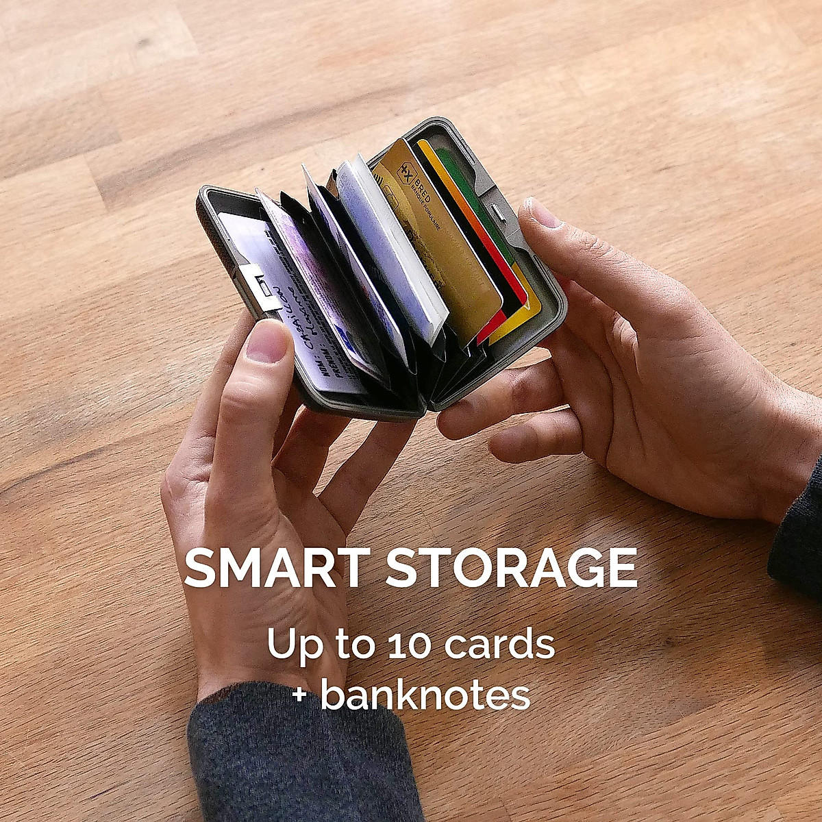 ÖGON -DESIGNS- Aluminum wallet smart case RFID Blocking – The original minimalist slim card holder for men and woman - Vegan Leather Snake Black/Grey Interior