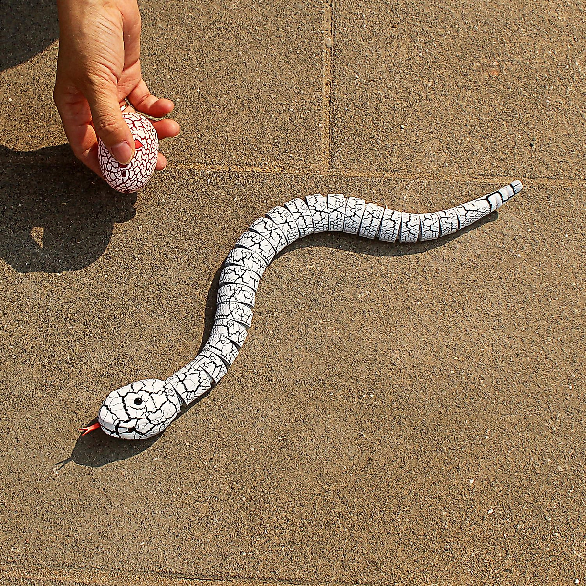 Tipmant RC Snake IR Remote Control Crawler Fake Realistic Animals Vehicle Scary Prank Toys Kids Halloween (White)