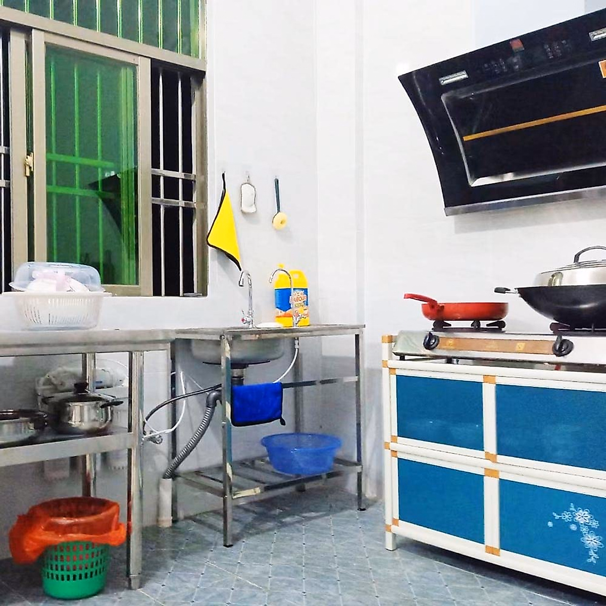 Free Standing Stainless Steel Utility Sink Single Bowl Kitchen Sinks Commercial Restaurant Sink Portable Outdoor Handwashing Station for Laundry Backyard Garage Camping 75x40x75cm(30x16x30in)