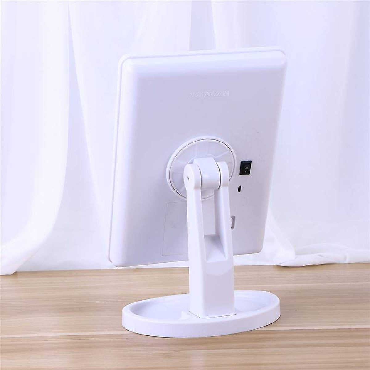 FQYYDD Illuminated Makeup Mirror Led Touchscreen Lighting Makeup Mirrors Are Light-Adjustable