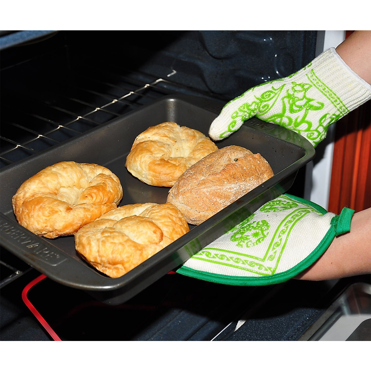 G & F 1688 Dupont Nomex & Kevlar Heat Resistant Oven Gloves, 3-Finger Oven Gloves & Pot Holder Set