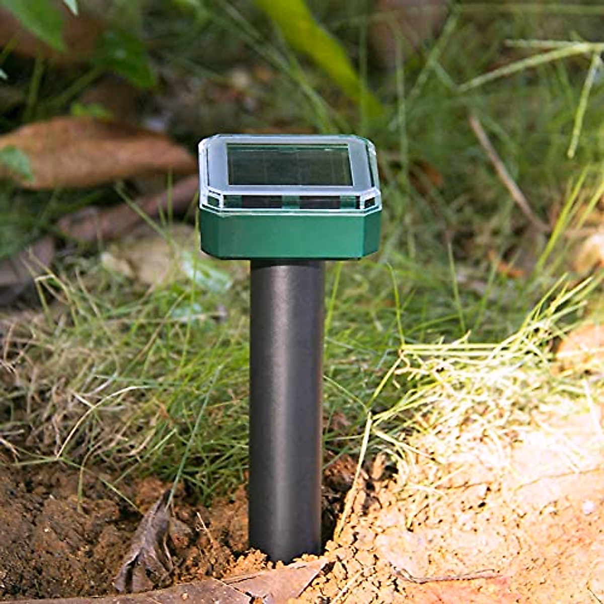 Solar Sonic Mole Repellent 4 Pack Gopher Repellent Groundhog Detergent Protect Outdoor Lawn and Garden