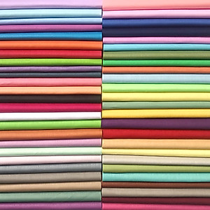 Qililandiy 50 Pcs Cotton Fabric Fabric Bundle Quilting Fabric Bundle Patchwork for DIY Sewing Crafts (20 * 20cm)