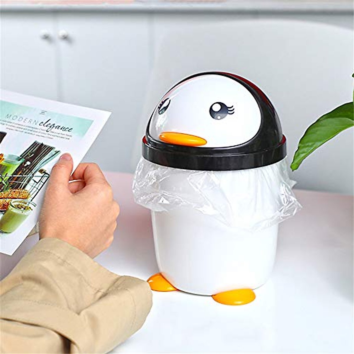 ESD HSDMYSH Desktop Cute Trash Can Countertop Trash Can for Office Table Top Trash Can Miniature Trash Can with Lid Small Waste Basket with Lid(Black)