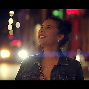 SIRUI 75mm F1.8 1.33X APS-C Anamorphic Lens for E Mount, Blue Flare