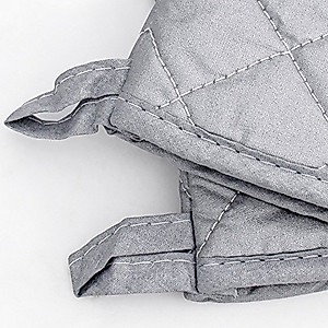 New Star Foodservice 1028652 Interwoven Cloth/Silicone Oven Mitts, up to 400F, 13-Inch, Set of 2