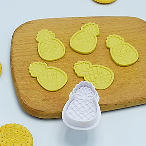 3D Pineapple Plastic Mould Fondant Chocolate Jelly Making Cake Tool Decoration Mold Oven Available DIY Art Cookie Stamp Molds For Baking Christmas