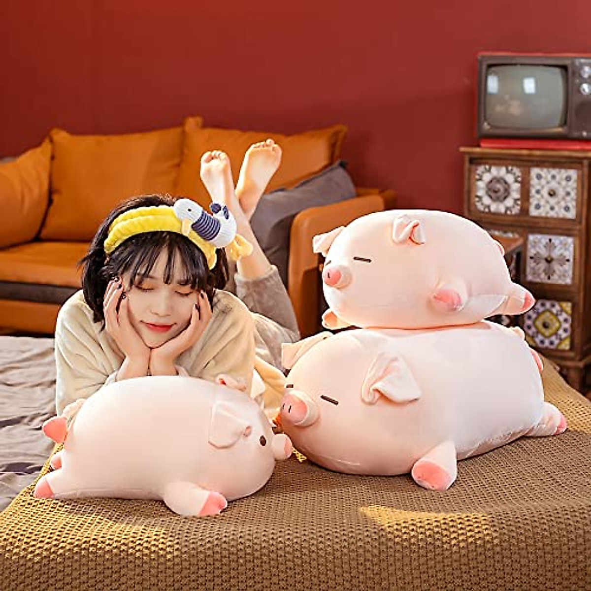 CHDGIOHA Pig Stuffed Animal Plush Pillow - 15.7'' Cute Kawaii Pink Pig Hugging Pillow, Soft Cuddle Plush Toy, Adorable Birthday Gift for Girls and Girlfriend (Round Eyes, 15.7in)