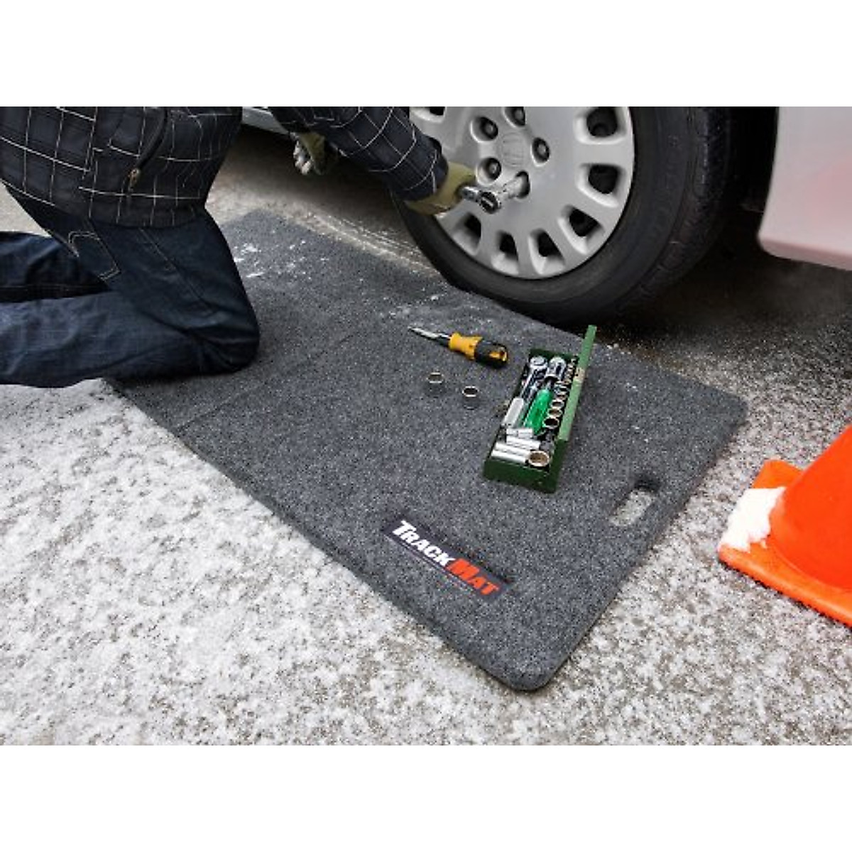 Bedrug | Folding Track Mat / Knee Protection Mat | TrailerWare | 2' x 4' / Charcoal Grey | TW2X4MAT