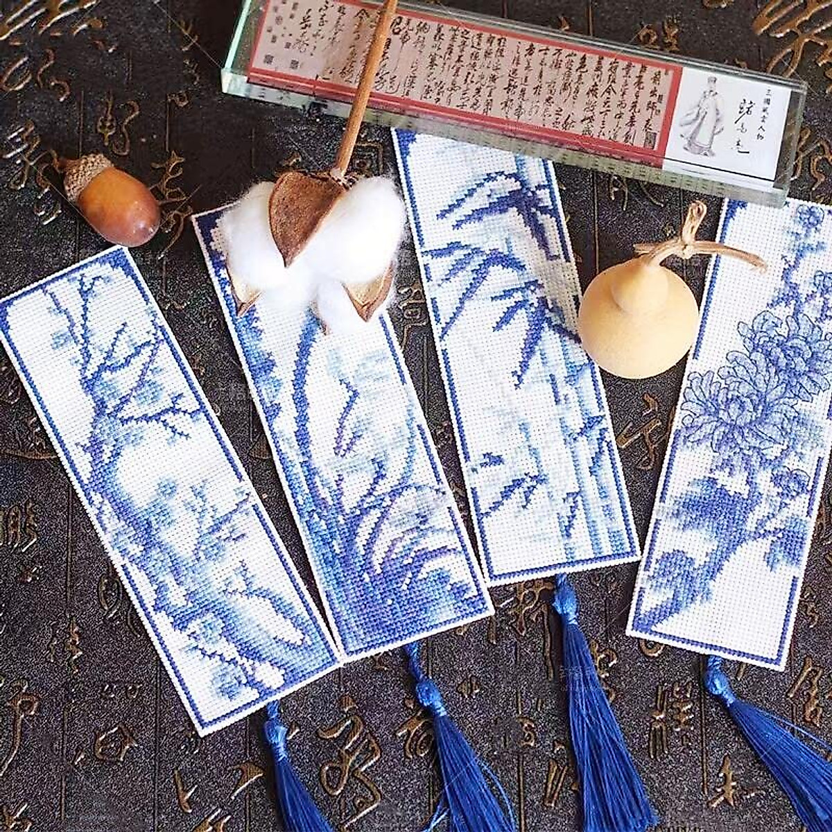 DIY Blank Canvas Black and White Eiffel Tower Bookmarks Counted Cross Stitch Kits for Adult Kid Beginner Embroidery Crafts Needlework Bookmark for Student Gift 20x6cm