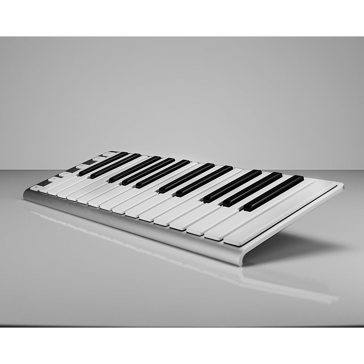 Xkey 25 USB MIDI Keyboard - Apple-Style Ultra-Thin Aluminum Frame, 25 Full-Size Velocity-Sensitive Keys, Polyphonic Aftertouch, Ultra-Low Latency, Simply Plug & Play on iPad, iPhone, Mac, PC