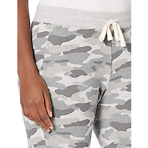 Amazon Essentials Women's Fleece Jogger Sweatpant (Available in Plus Size), Light Grey Camo, Large