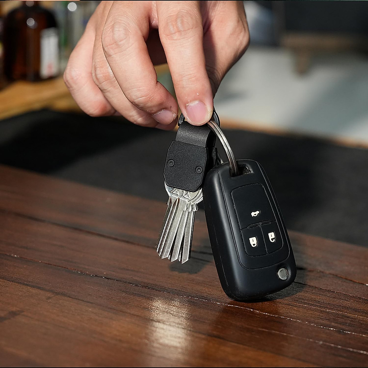 Compact Metallic Mini Key Organizer Keychain - Aluminum Key Holder, Key Case, Green.