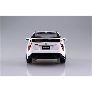 Aoshima 54161 Toyota Prius (Super White II) 1/32 scale pre-painted