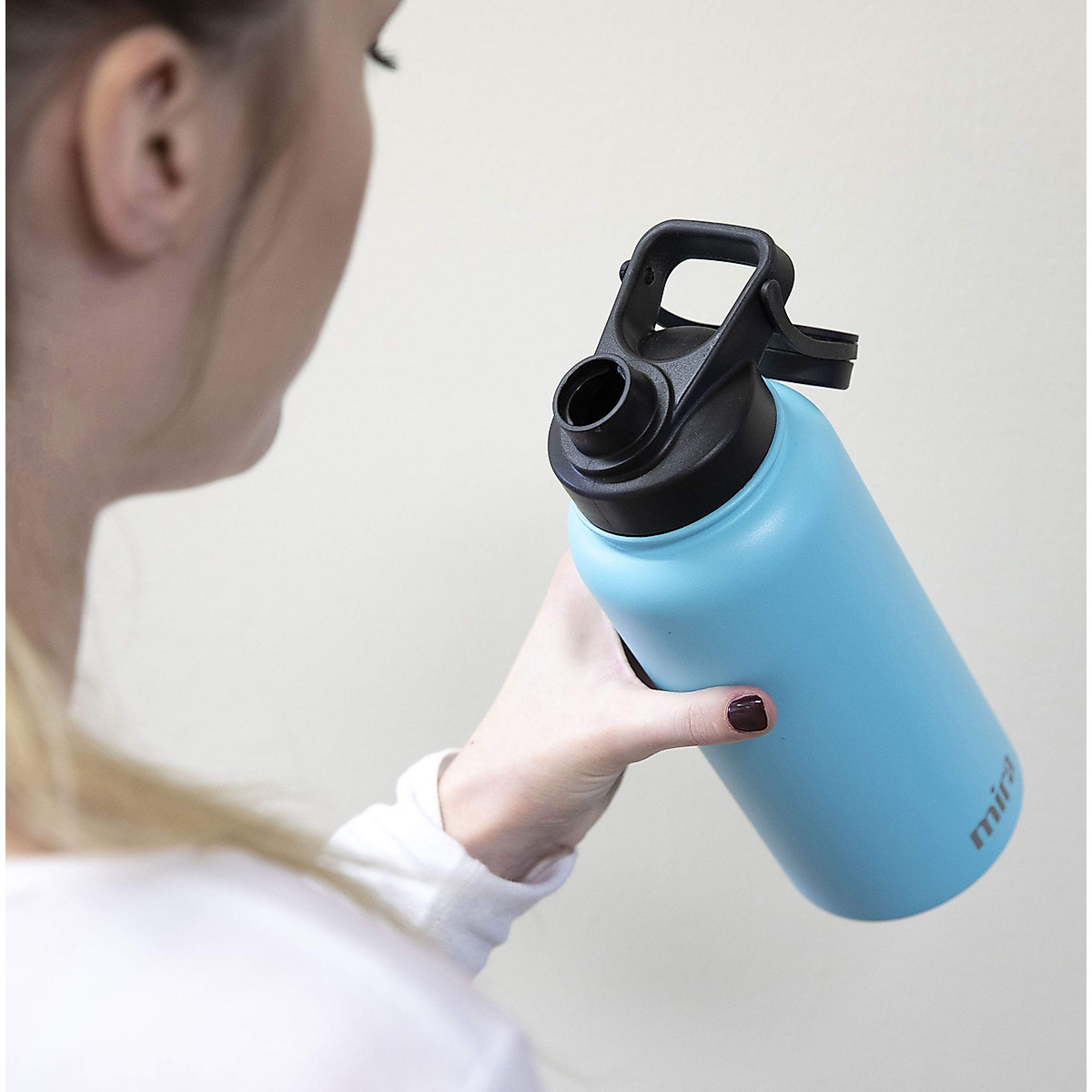 MIRA 32 oz Insulated Sports Bottle - Stainless Steel Temperature Control Thermos - Easy-Drink Spout (24Hr Cold/12Hr Hot) - Blue Lava