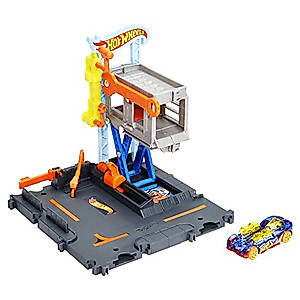 Hot Wheels City Toy Car Track Set Downtown Repair Station Playset with 1:64 Scale Vehicle, Working Lift & Launcher