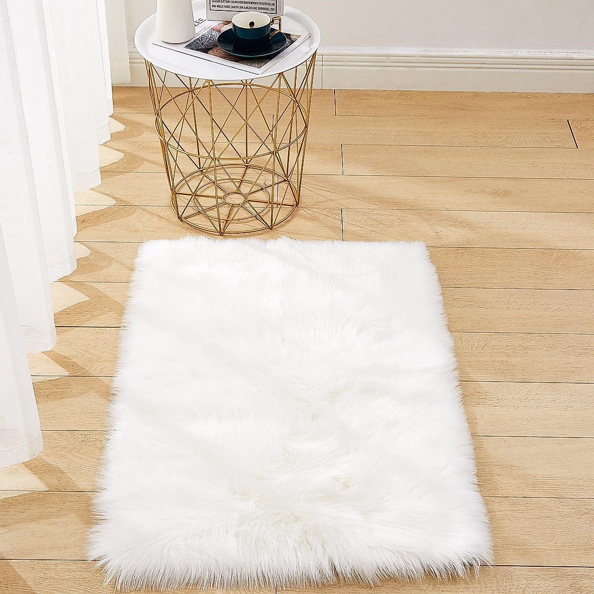 DSHXL Faux Sheepskin Fur Fuzzy Furry Rugs, 2x3 Ft Rectangle Small White Furry Rugs, Bedside Fluffy Area Rug Fur Rugs for Bedroom, Living Room, Dorm Room, Photography