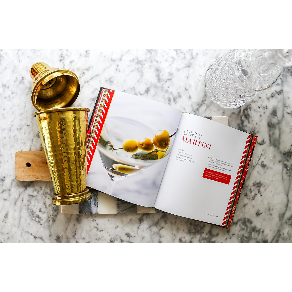 Holiday Cocktails: Over 100 Simple Cocktails to Celebrate the Season (Effortless Holiday Drinks For Intimate Gatherings and Big Crowds)