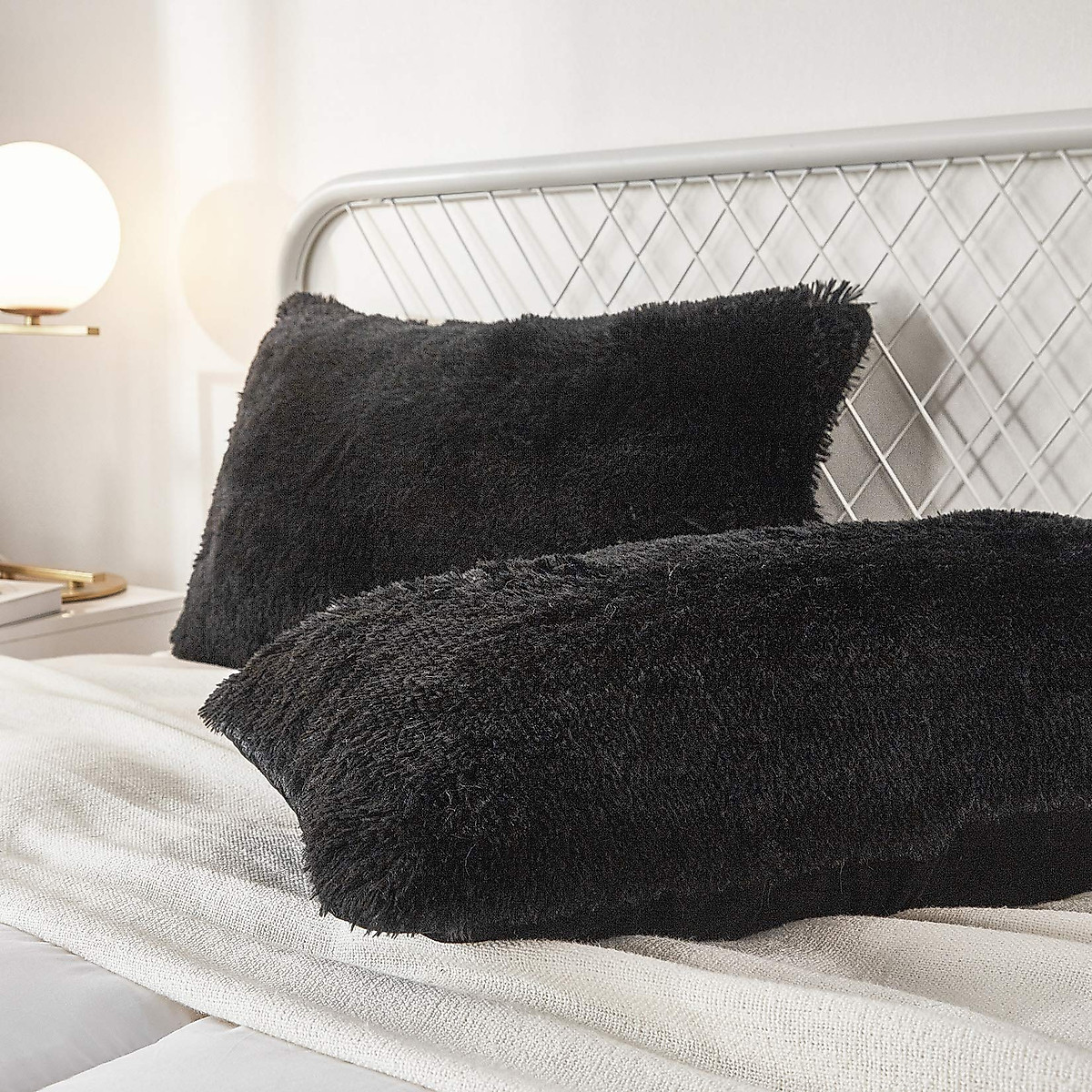 Uhamho Set of 2 Faux Fur Throw Pillow Covers Soft Velvet Decorative Pillowcases Zipper Closure (Black, 20"x26")