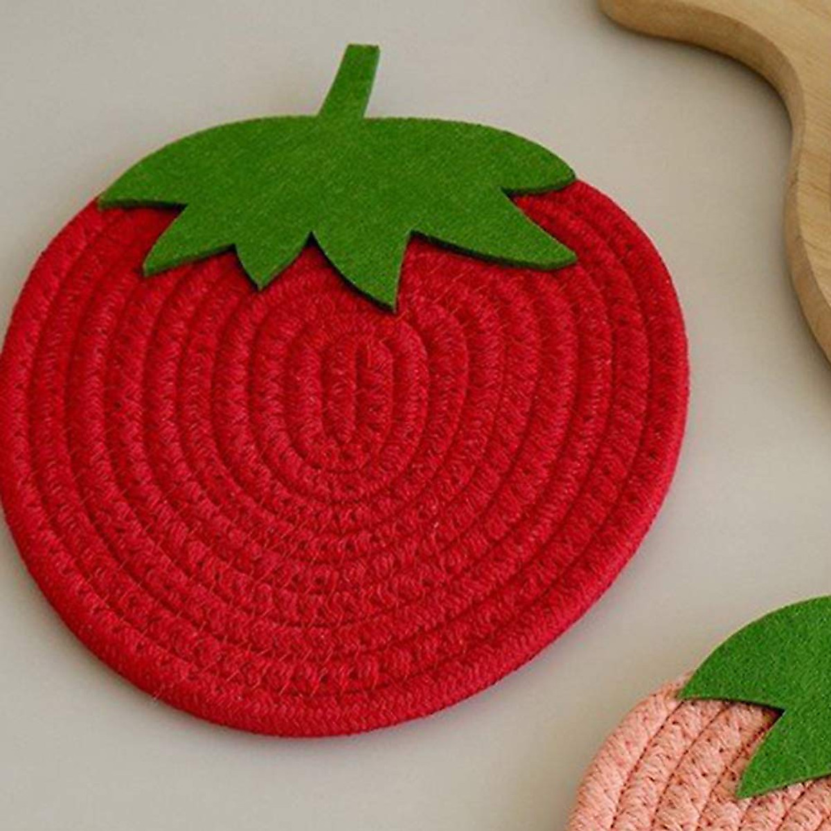Hemoton 2 pcs Pot Holders Cloth Trivets Strawberry Shaped Cotton Thread Kitchen Table Mats Hot Pads Heat Resistant Coasters for Cooking Baking Table Decorations