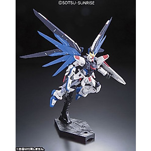 Bandai Hobby #05 Freedom Gundam 1/144 Real Grade