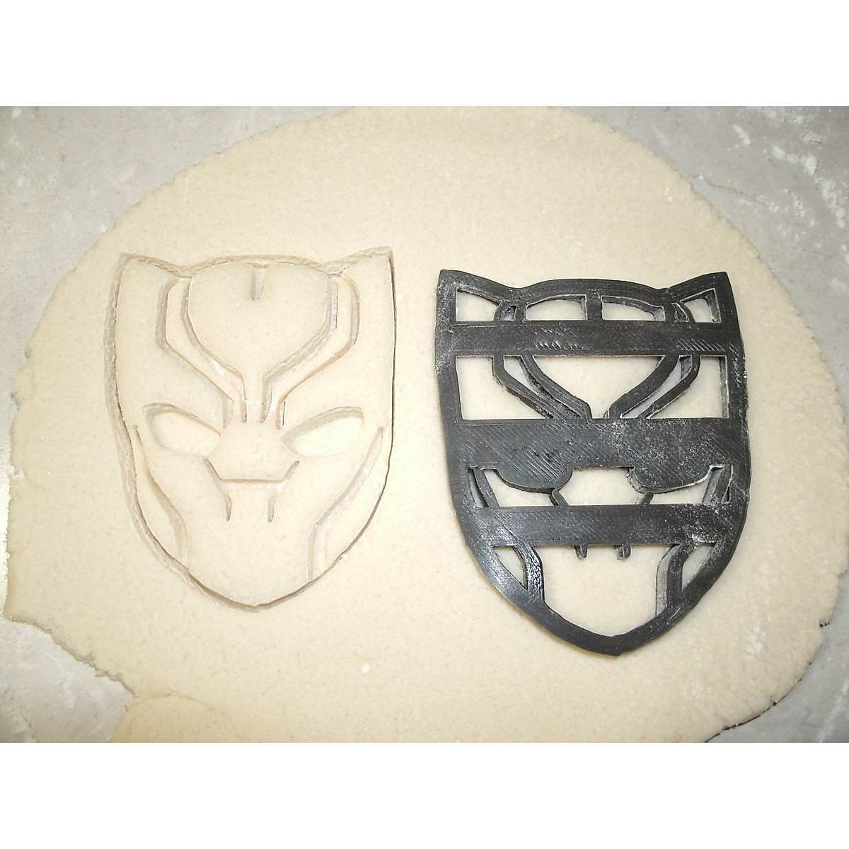 PANTHER FACE MASK SUPERHERO CHARACTER COOKIE CUTTER BAKING TOOL MADE IN USA PR599