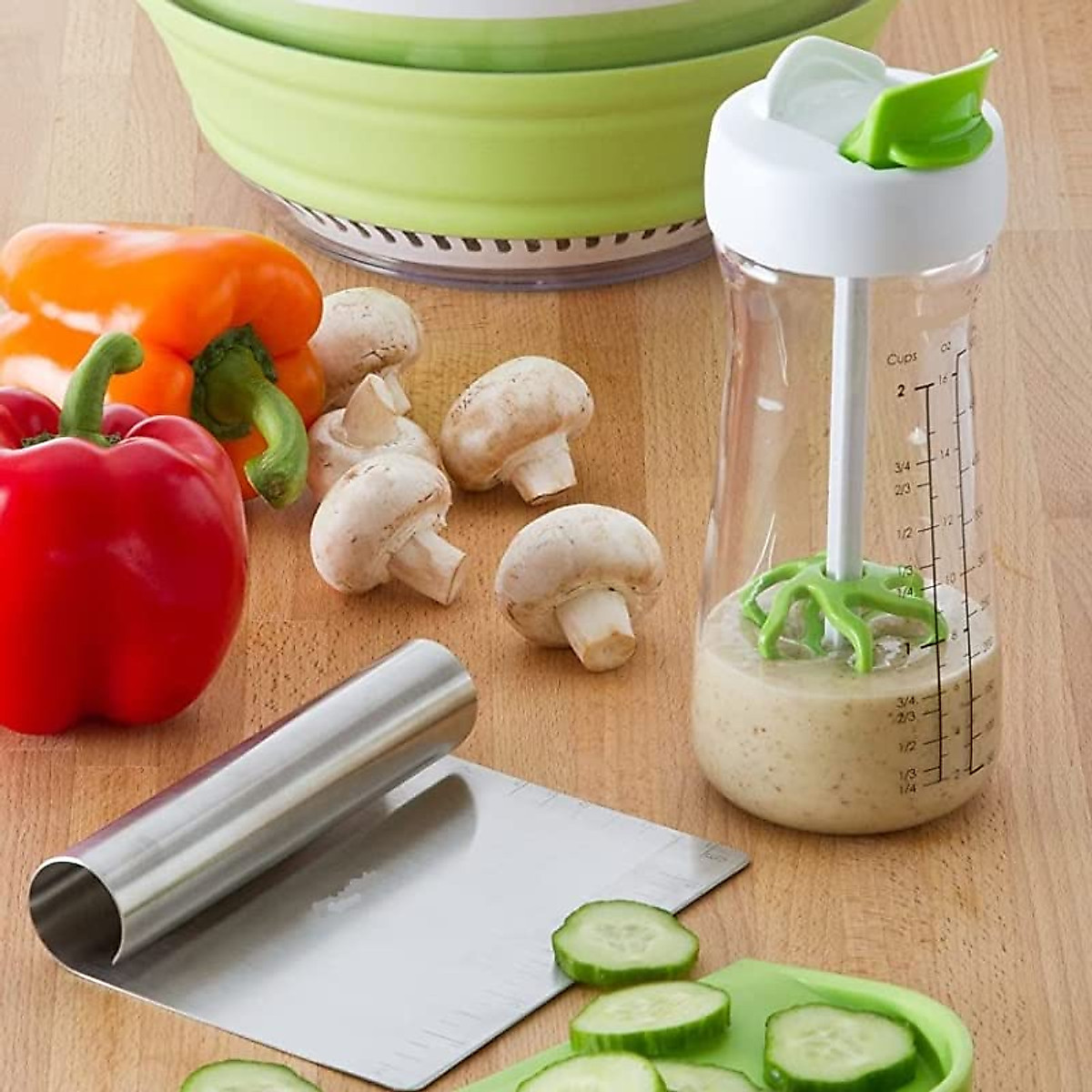 GFZYLQ Salad Dressing Shaker Container, Dripless Pour, Leak-free, Soft Grip, BPA Free, Homemade Salad Dressing Bottle Mixer Measure, 500ml