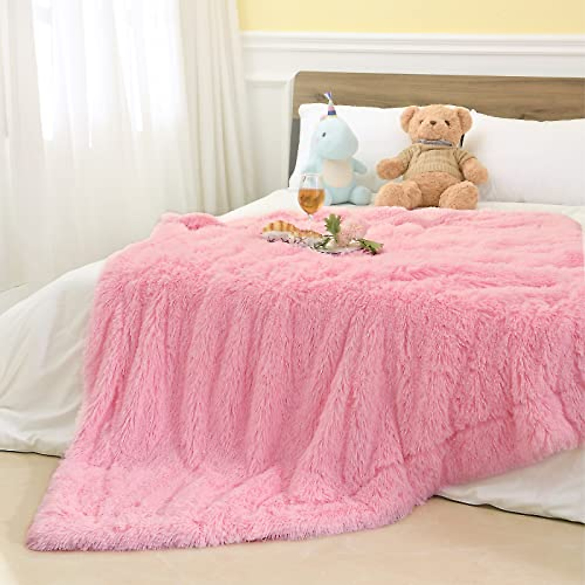 junovo Super Soft Shaggy Longfur Faux Fur Blanket, Fuzzy Throw Blanket for Bed, Fluffy Cozy Plush Light Blanket, Washable Warm Furry Throw Blanket for Couch Sofa Chair Home Decor, 50"x60" Pink