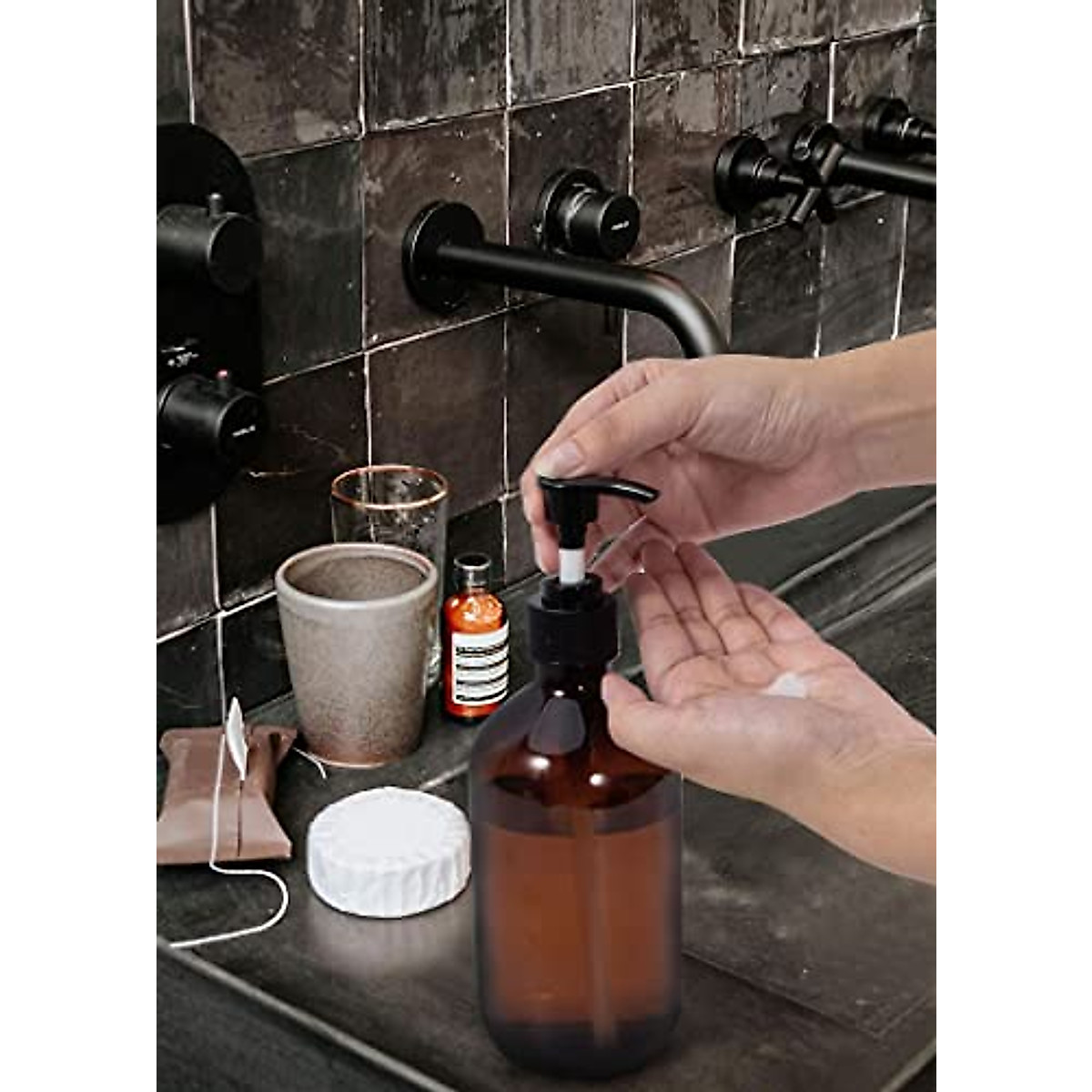 sdoot Shampoo Bottles with Pump, 17oz Refillable Amber Plastic Pump Dispenser Bottle for Soap Shampoo Conditioner, 2 Pack