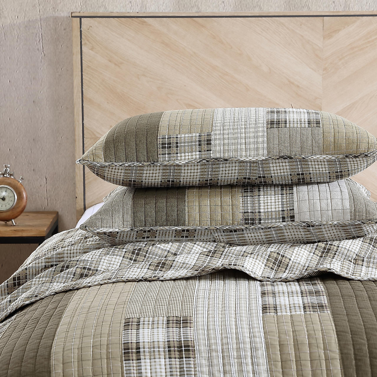 Eddie Bauer - Twin Quilt Set, Cotton Reversible Bedding with Matching Sham, Home Decor for All Seasons (Fairview Sand, Twin)