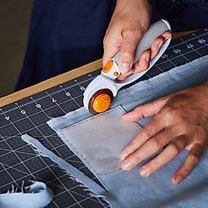 Fiskars 195240-1001 Titanium Easy Blade Change Rotary Cutter, 45 mm