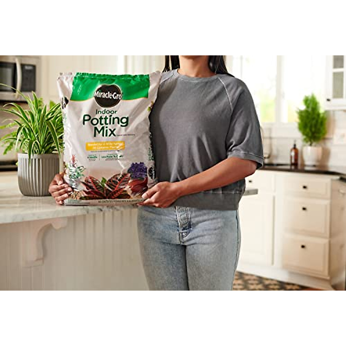 Miracle-Gro Indoor Potting Mix, 16 qt.