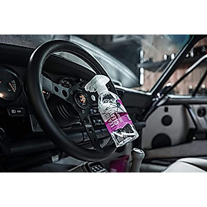 GYEON Quartz Q²M LeatherCleaner Mild 500 ml - Gentle Leather Cleaner Safe for All Leather Types - Remove Dirt and Oil from All Leather to Prepare for Protection