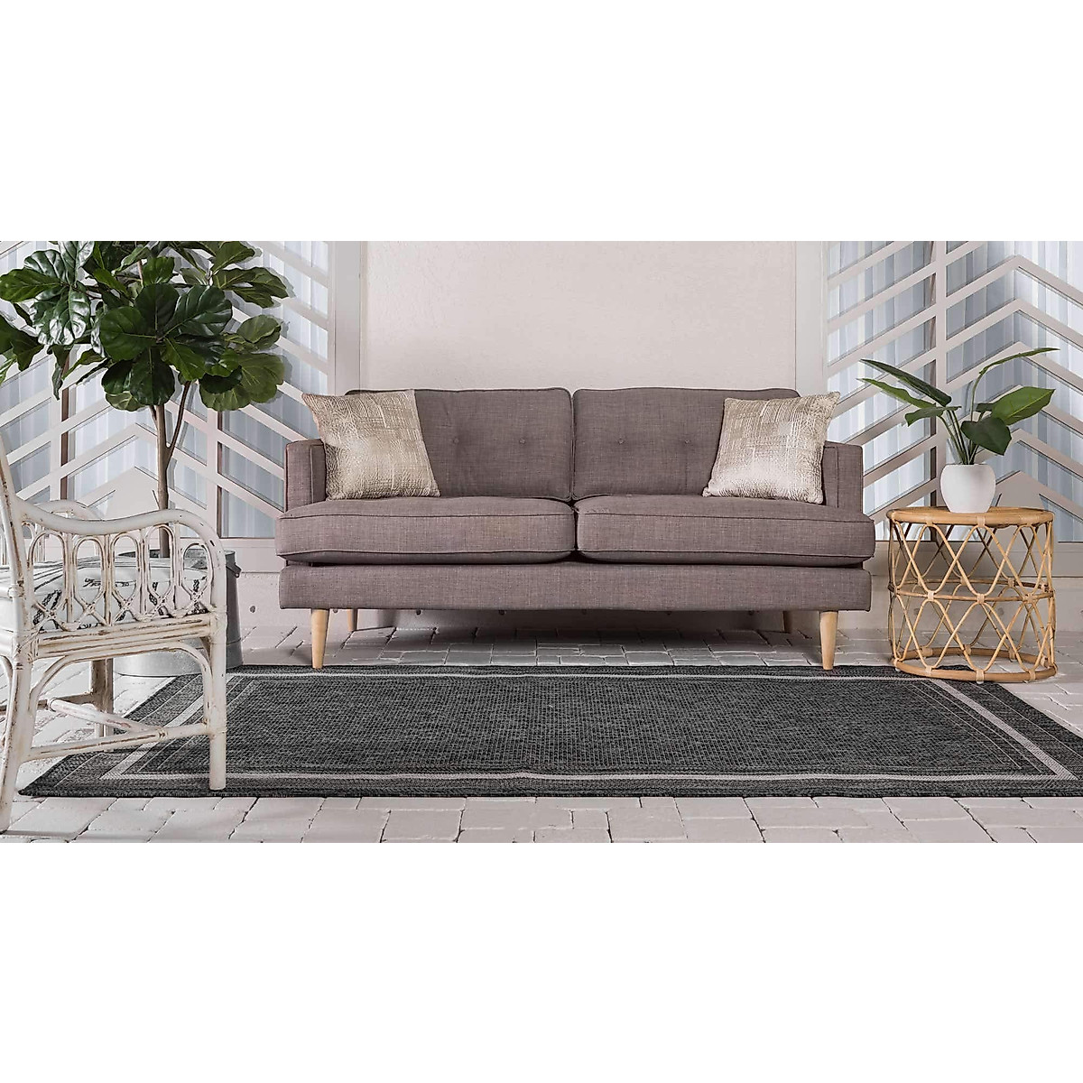 Unique Loom Outdoor Border Collection Area Rug - Soft Border (7' 1" x 10' Rectangle, Black/ Ivory)