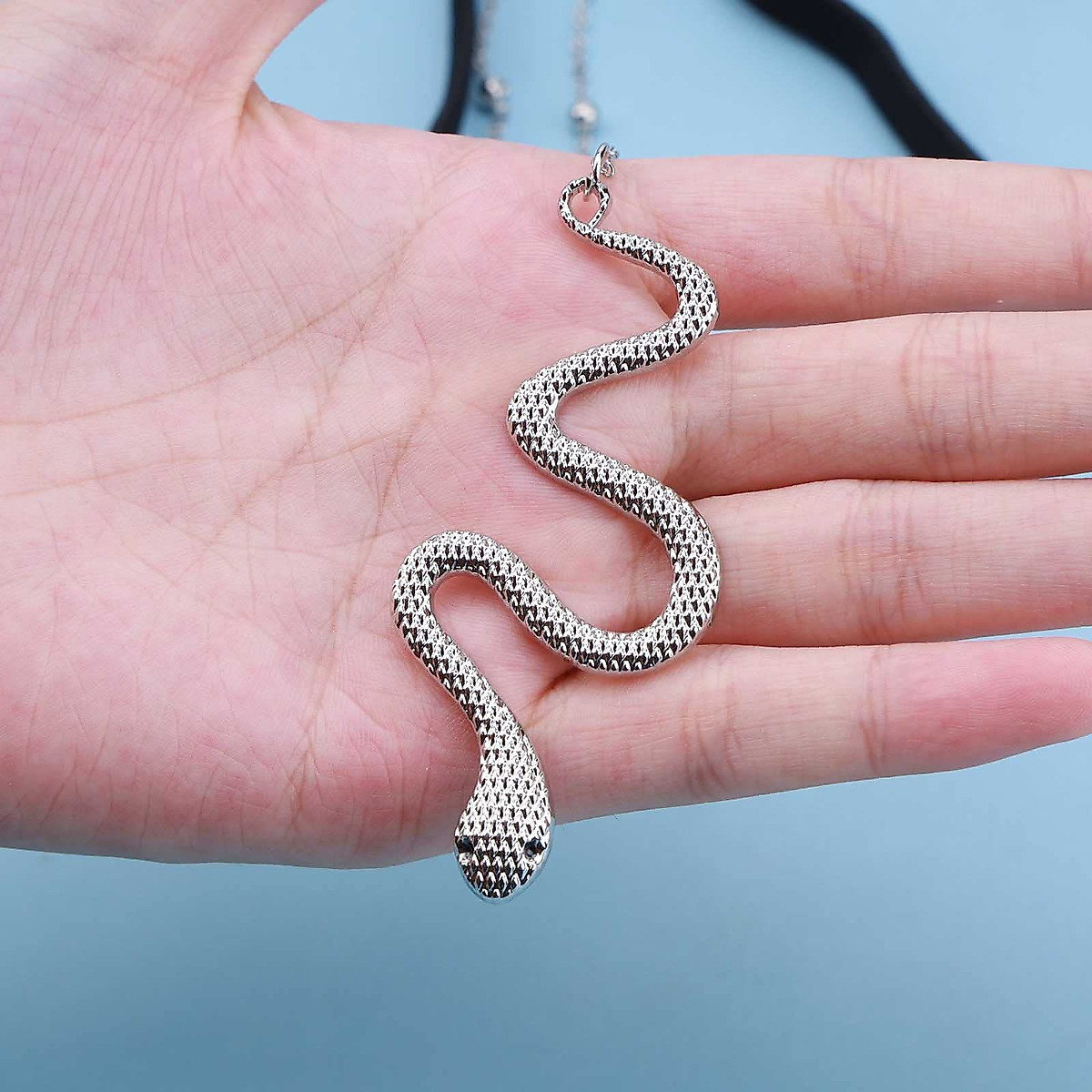 Yheakne Bohemia Layered Snake Leg Chain Silver Snake Thigh Chain Vintage Thigh Leg Chain Rave Bikini Thigh Body Chain Jewelry for Women and Girls (Silver)