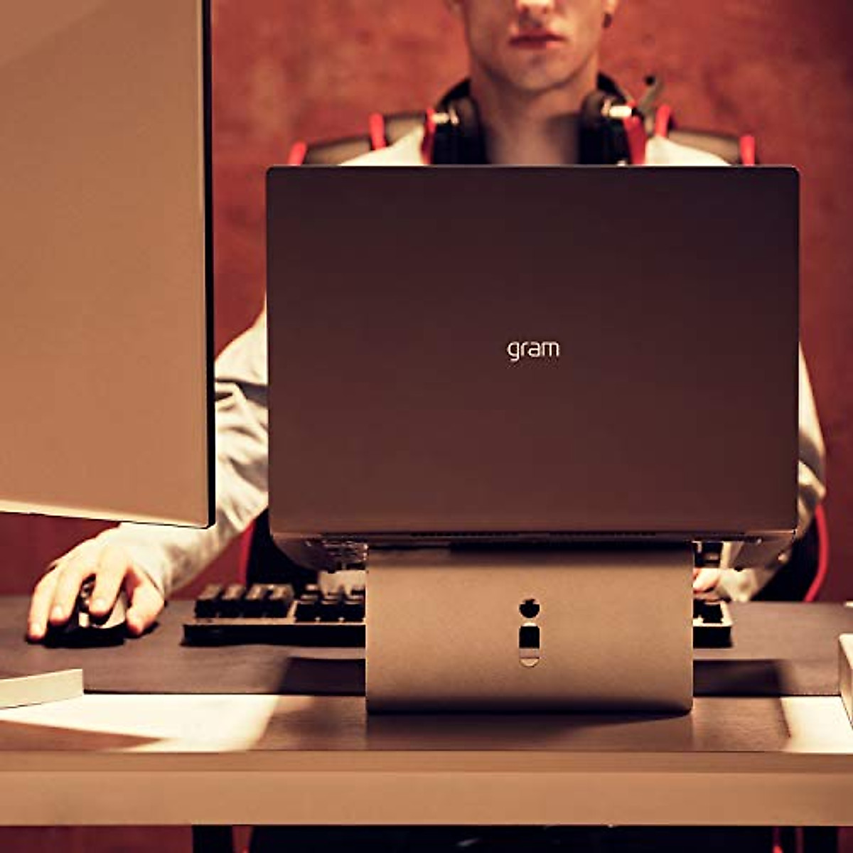 LG Gram 14Z995 Laptop 14" IPS Ultra-Lightweight, (1920 x 1200), 10th gen Core i5, 8GB RAM, 512GB SSD, Windows 10 Home, USB-C, HDMI, USB-A - Dark Silver