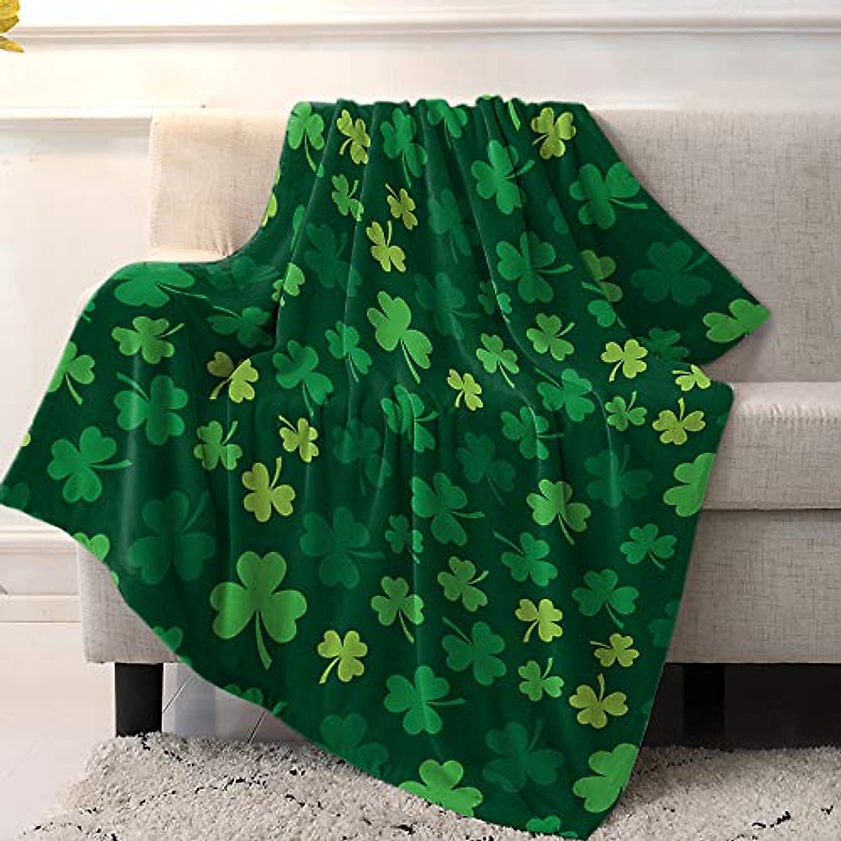 Super Soft Cozy Flannel Fleece Blanket St. Patrick's Day Lightweight Comfy Throw Blanket for Bed/Couch/Sofa/Camping- Green Lucky Shamrocks Irish Clover 39 x 49 Inche