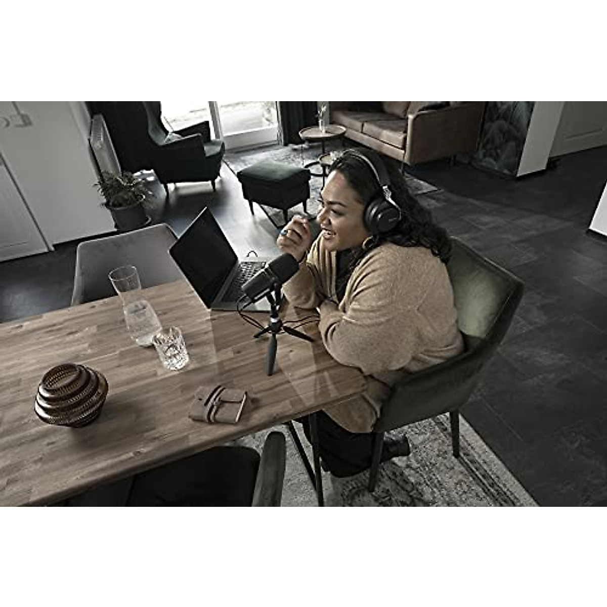 Shure MV7 USB Microphone with Tripod, for Podcasting, Recording, Streaming & Gaming, Built-in Headphone Output, All Metal USB/XLR Dynamic Mic, Voice-Isolating Technology, TeamSpeak Certified - Black