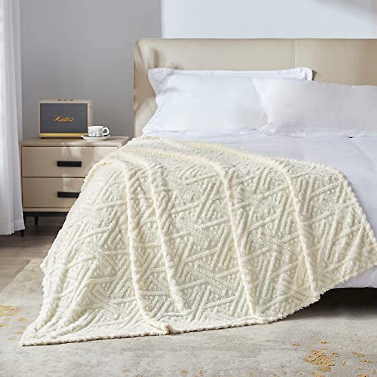 BEAUTEX Jacquard Fleece Throw Blanket(50''x60'', Beige) for Couch Bed and Sofa, Soft Sherpa Fuzzy Blankets Throw Size, Cozy Fluffy Plush Throws for All Seasons Using