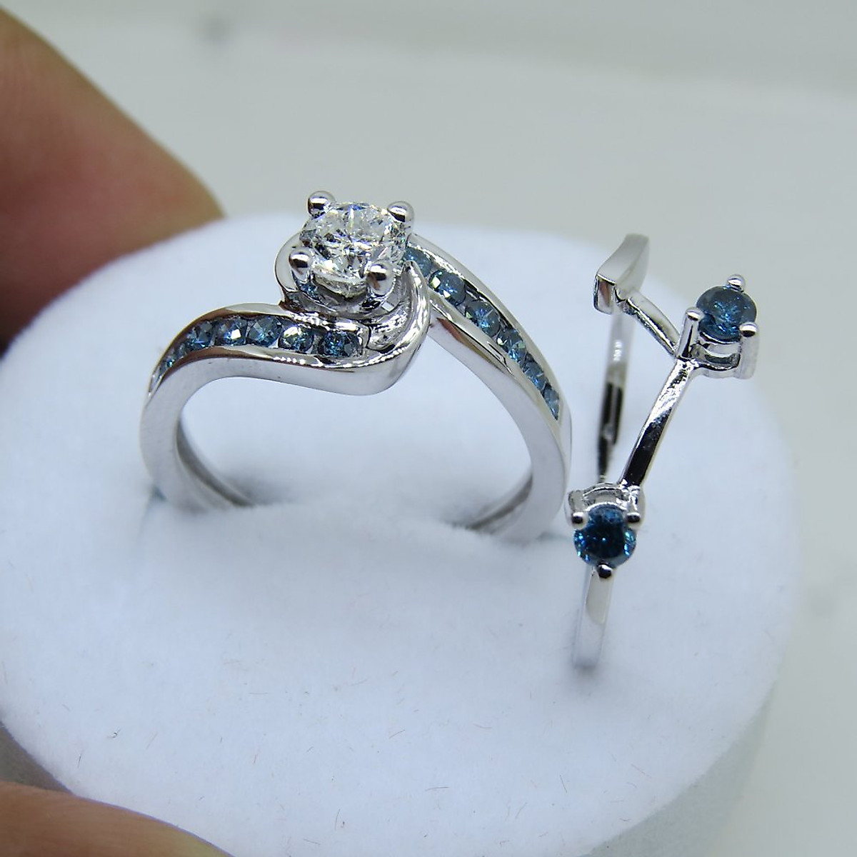 Dazzlingrock Collection 0.95 Carat (ctw) 14K Round Blue And White Diamond Engagement Ring Set 1 CT, White Gold, Size 7.5