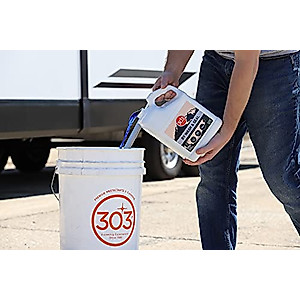 303 Products RV Wash & Seal - Clean, Streak-Free Finish, pH Neutral with High Foaming Formula, Provides A Deep Gloss Finish on RVs, Campers, Pop-ups, and Motorhomes, 1 Gallon (30240)