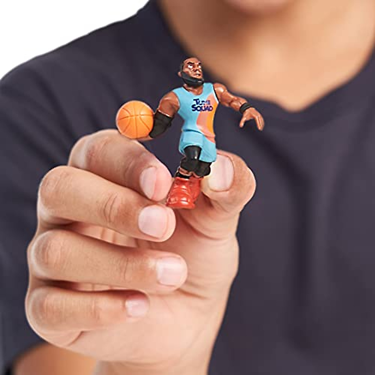 Moose Toys Space Jam: A New Legacy - 4 Pack - 2'' Lebron, Bugs Bunny, Wile E. Coyote, & 1 Mystery Figure - Bench, Multicolor, 14574