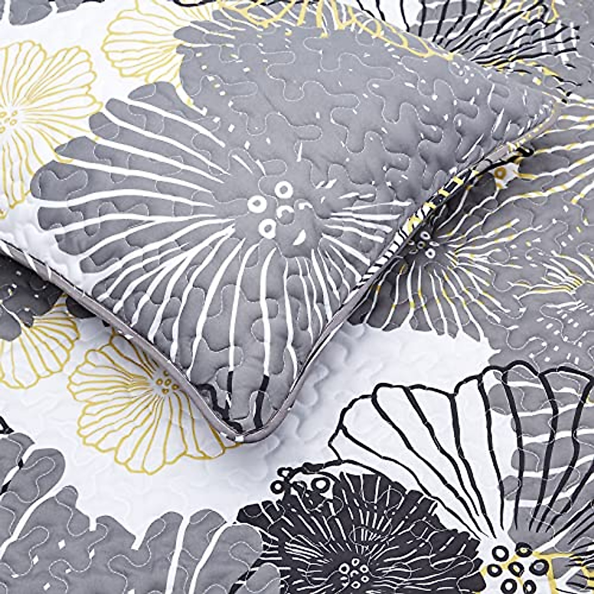 Amazon Basics Lightweight Reversible Microfiber 2-Piece Quilt Set - Twin, Gray Floral