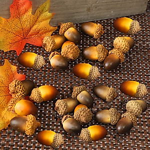 Cllayees 120 PCS Artificial Acorns, Fake Natural Acorns Decoration Thanksgiving Lifelike Simulation Christmas Ornaments Decor for Home Autumn Winter Decorations