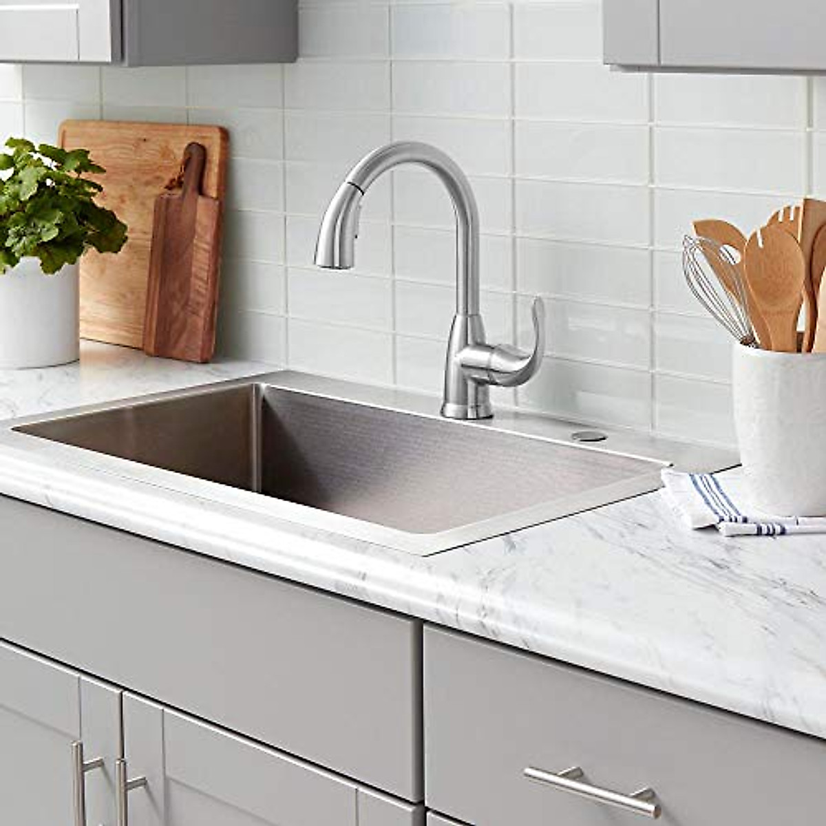 Glacier Bay HD67496-1008D2 Dylan Single-Handle Pull-Down Sprayer Kitchen Faucet in Stainless Steel