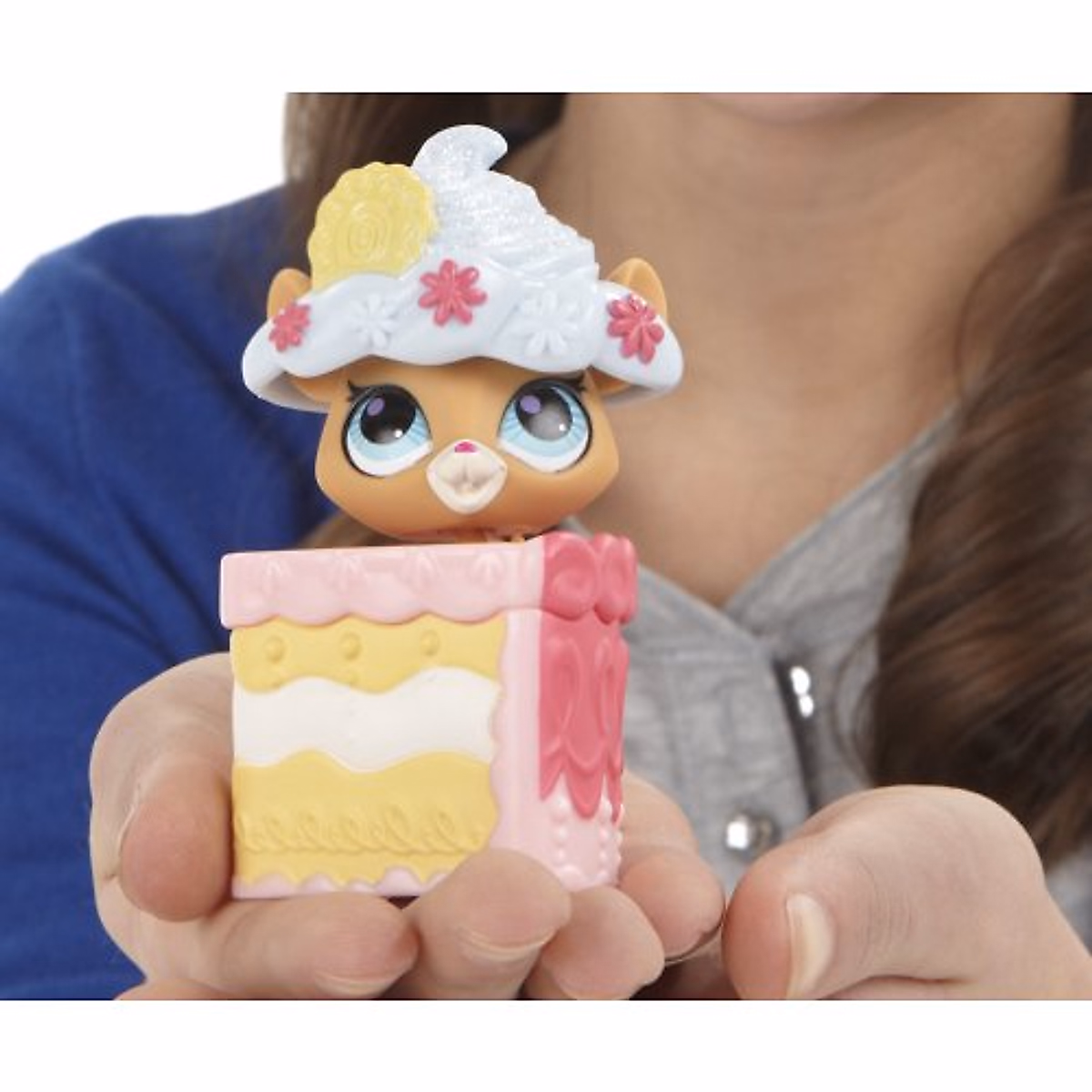 Littlest Pet Shop Sweetest Hide N Sweet Chipmunk Pet
