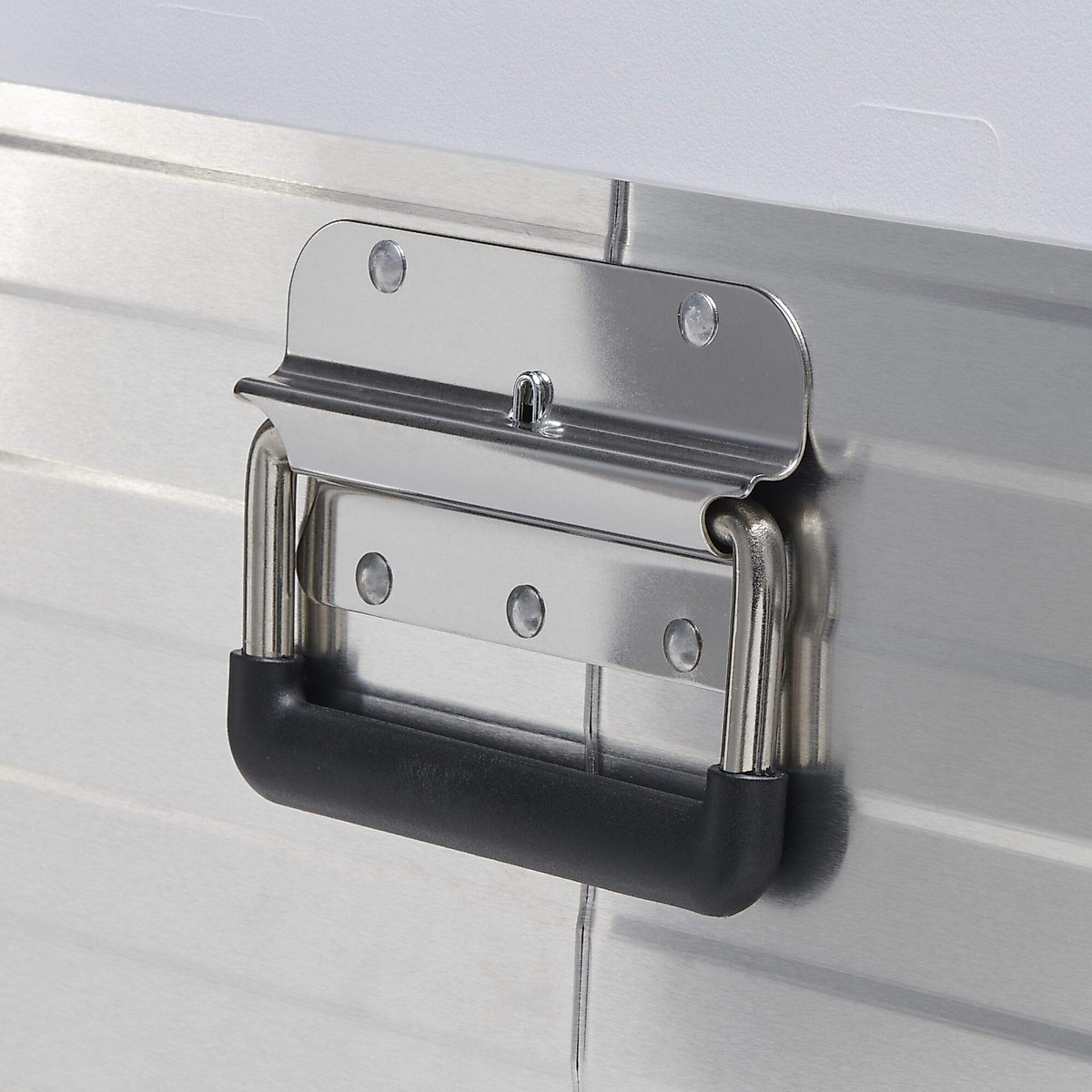 Mobicool MQ40A Portable Thermoelectric Cooling Cooler with Classic Aluminum Trunk Look, 53 Can Capacity, Cool Down to 30°F Below Ambient Temperature