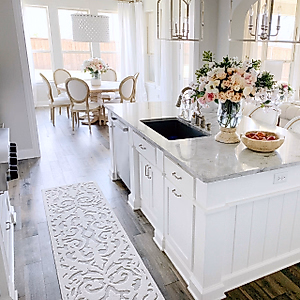 My Texas House by Orian Indoor/Outdoor Lady Bird Runner, 1'11" x 7'6", Natural/Grey